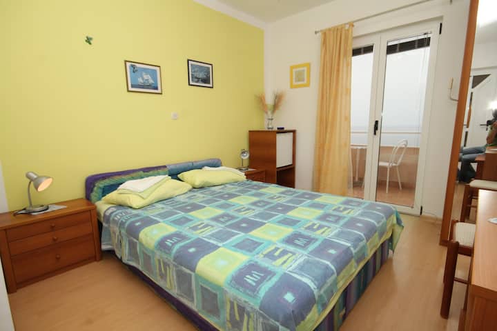 2-zimmer-ferienwohnung Mit Terrasse Und Meerblick Ivan Dolac, Hvar (A-8734-f) - Jelsa