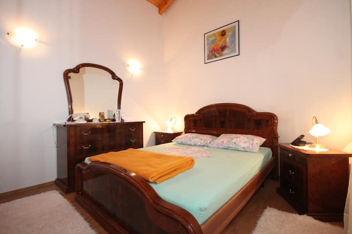 A-8896-a Appartement De Deux Chambres Avec La - Vis