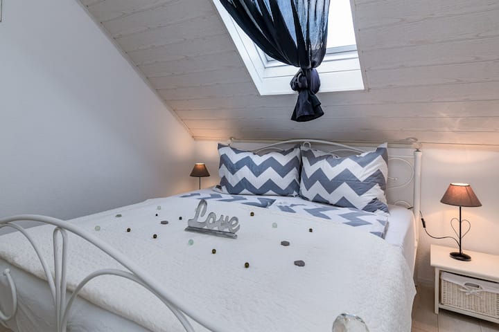 A-2419-b Appartement De Deux Chambres Avec La - Novi Vinodolski