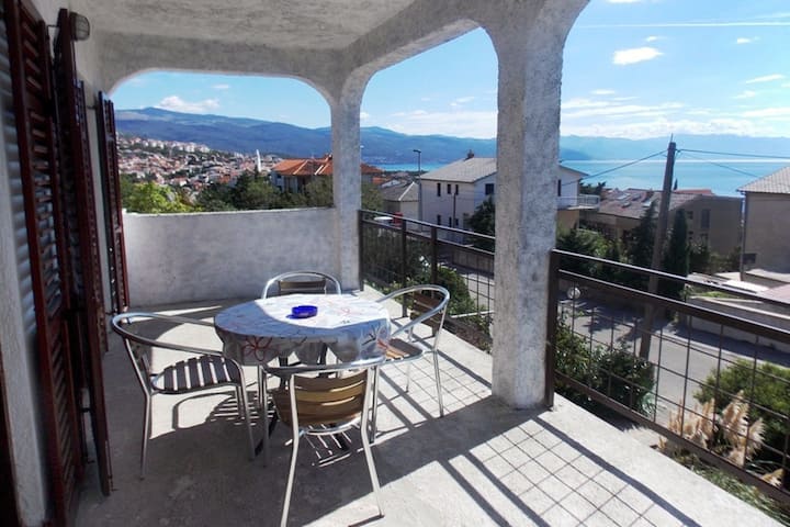 A-5600-b Appartement De Deux Chambres Avec La - Novi Vinodolski