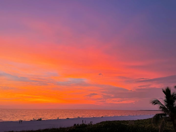 Renovated! Beachfront W/ Beautiful Gulf Views! - Marco Island, FL
