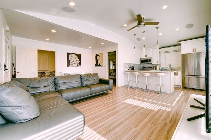Stunning & Contemporary Beach Home - Newport