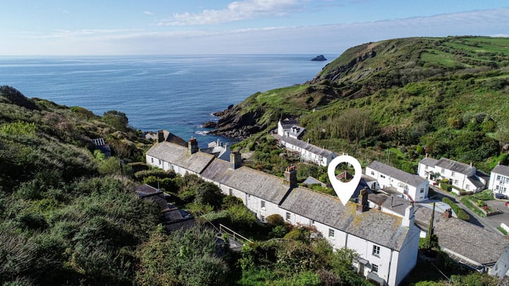 Lobster Pot, Portloe, Views Of The Village And Sea - Tregony
