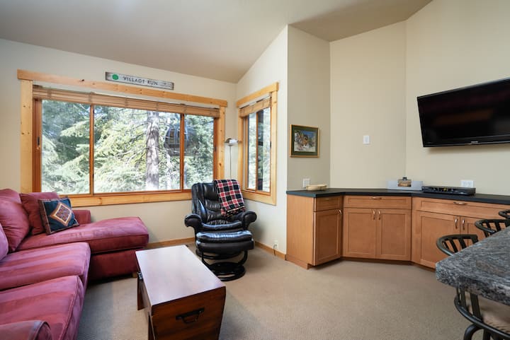 Ski Trail Condo - Just A Short Walk To Ski Lift! - North Lake Tahoe, CA