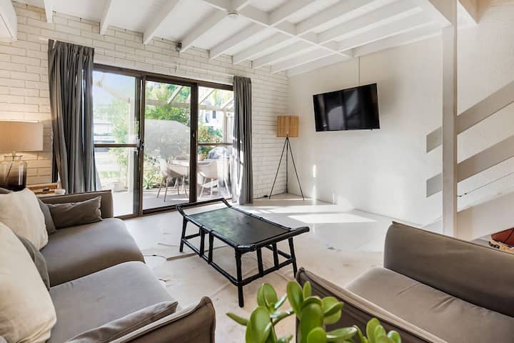 Trendy Riverside Apartment - Noosa