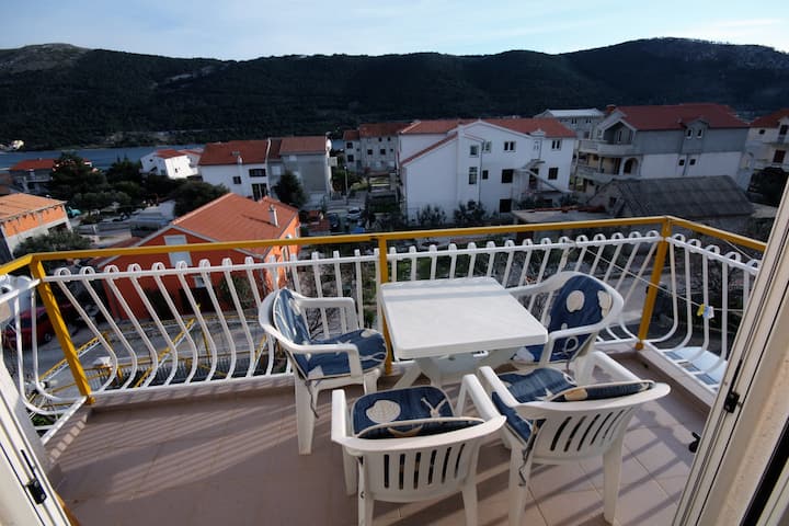A-4867-a Appartement D'une Chambre Avec Le Balcon - Primošten