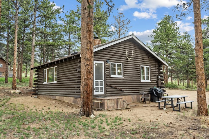 Knotty Pine Cabin - Great Cozy Cabin With Views - Estes Park, CO