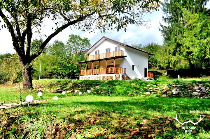 Moni: House With Jacuzzi & Swimming Pool - Ribaritsa