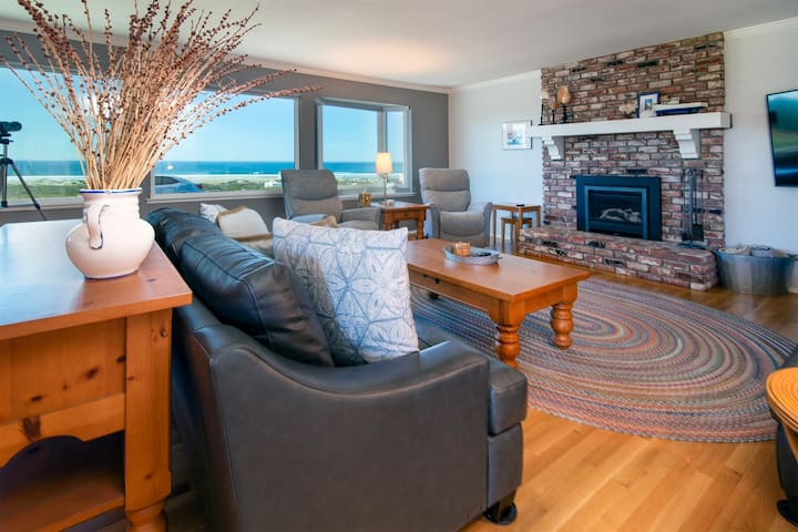 Wake Up To Waves Oceanfront Living Steps From Sand - Morro Bay, CA