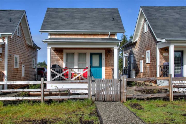 Seabrook's The Chicken Coop: Dog-friendly! - Pacific Beach, WA