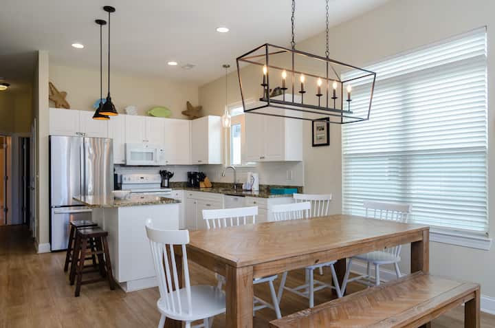4 Br Townhome 1 Block To Beach Access - C012 - Southport, NC