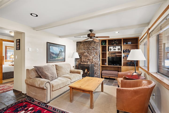 Silverglo Condominiums 105 | Condo W/ Pool Access - Aspen, CO