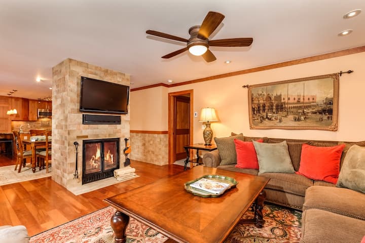 Silverglo 209 | Large, Deluxe Condo W/ Deck - Aspen, CO