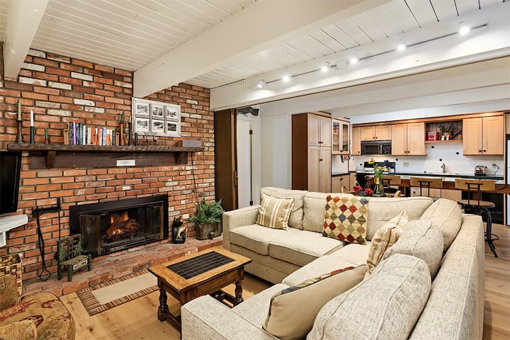 Chateau Dumont 2 | Condo With Downtown Location - Aspen, CO