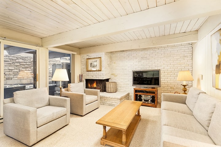 Chateau Roaring Fork Unit 37 | With Pool & Hot Tub - Aspen, CO