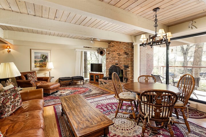 Chateau Eau Claire 18 | Condo With Private Deck - Aspen, CO