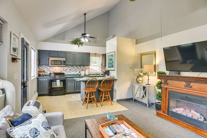 Near Golf & Beaches: East Greenwich Cottage! - Coventry, RI