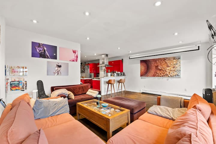 Sunny Duplex Oasis: 3 Private Terraces & Hot Tub - Manhattan, NY