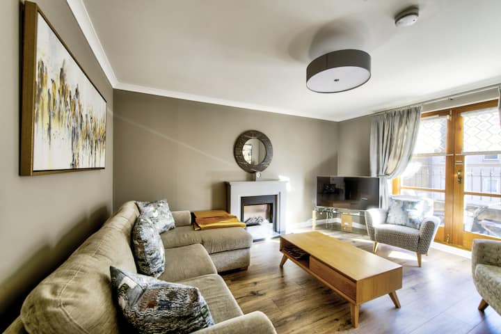Dicksonfield - Kath's Two Bed With Parking - Edinburgh