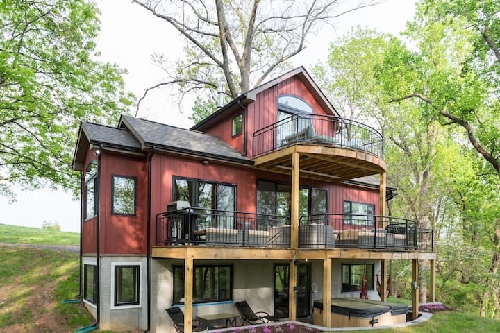 Country Elegance Overlooking The Shenandoah River - Front Royal, VA
