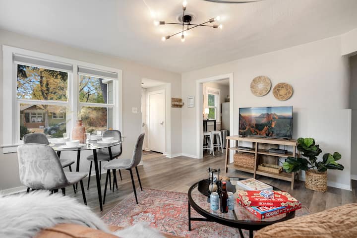 Charming Old Town Bungalow W/ Free Cruiser Bikes - Lory State Park, Bellvue