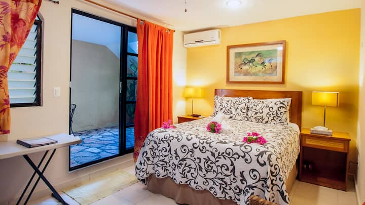 Ground-floor Queen 2 Blocks To Beach - Puerto Morelos