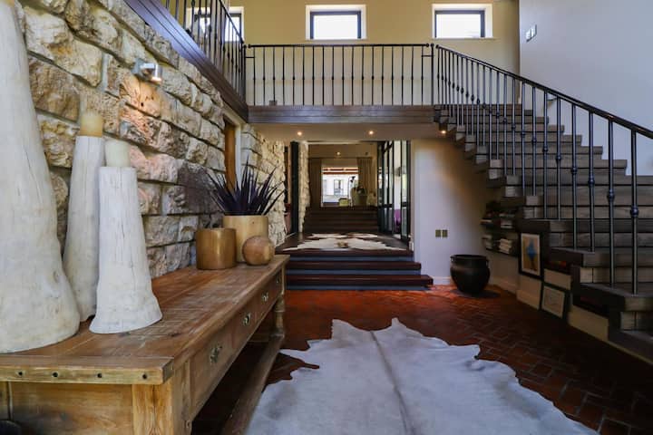Arc House Family Villa - Large Pool - Hermanus