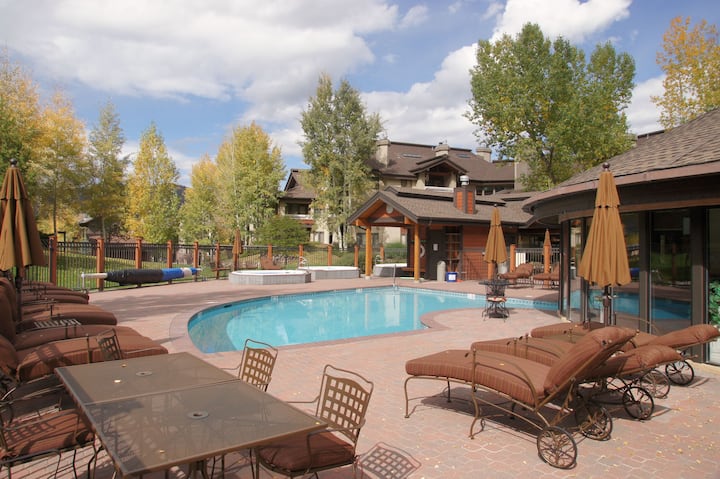 Mountain Views - A/c - Multiple Pools And Hot Tubs, Private W/d - Steamboat Springs