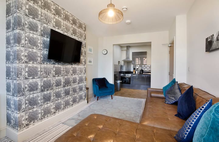 Deluxe Two Bedroom Apartment For 5 People In York - York