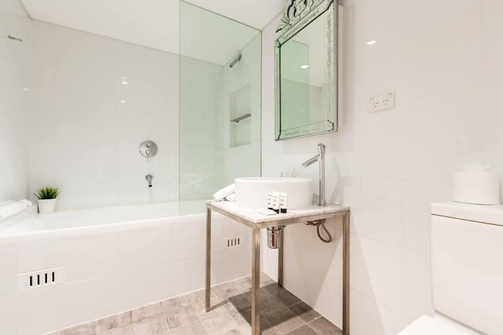 Oversized Designer Warehouse In Surry Hills / City - Surry Hills