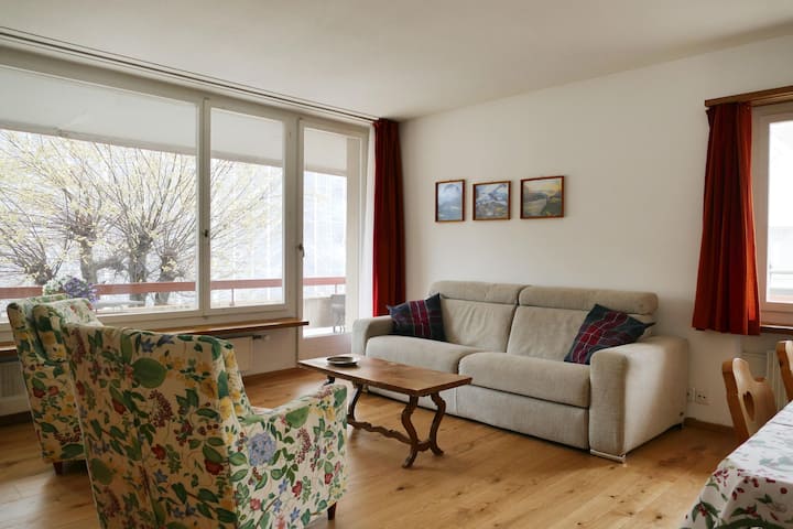 Zentral Gelegenes Wohnhaus Mit Ferienapartments In St. - Sankt Moritz