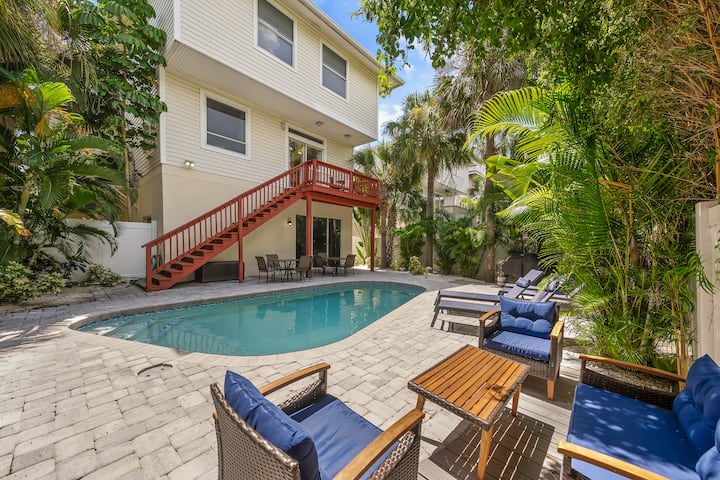 Across The Street From Siesta Key Beach! - Siesta Key, FL