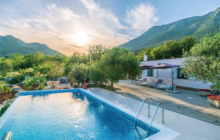 Lovely Home In Vrgorac - Podaca