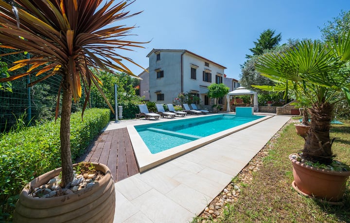 Gorgeous Home In Pula - Pula