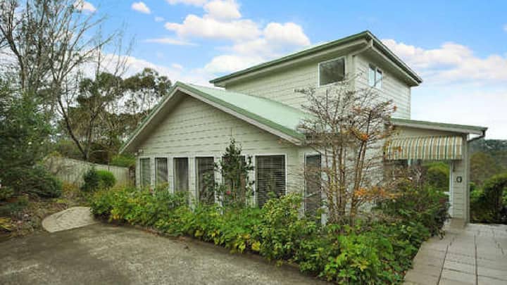 Tranquility Large Mountain Home With Views - Katoomba