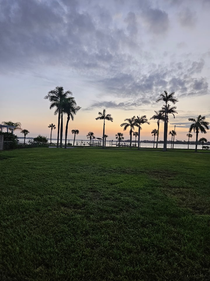 Manatee River Bungalows - 布雷登頓