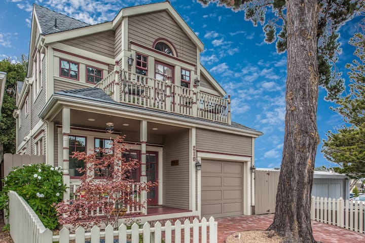3703 La Gloria Cottage-by-the-sea - Monterey, CA