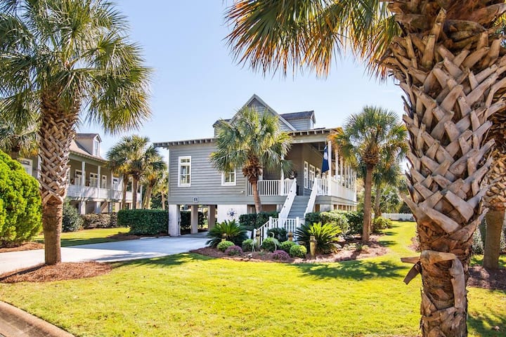A 4 Bedroom House In Gated Litchfield By The Sea - Pawleys Island, SC