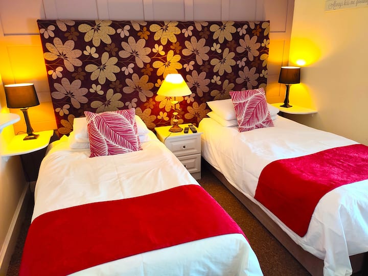Twin Room En Suite - Cobh