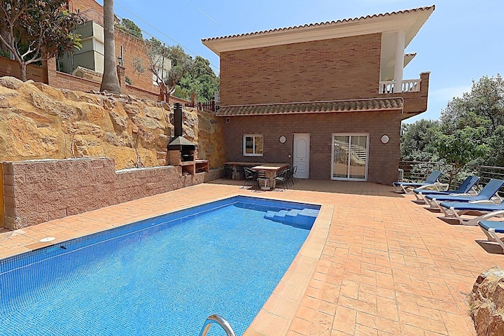 Villa Serena, 17 Personnes, Piscine Privée, à 3 Km - Caldes de Malavella