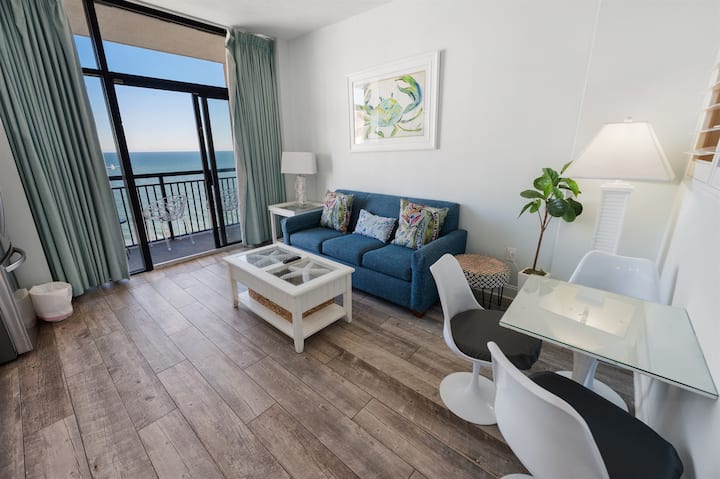 Beachfront Condo W/ Ocean Views & Hot Tub - South Carolina