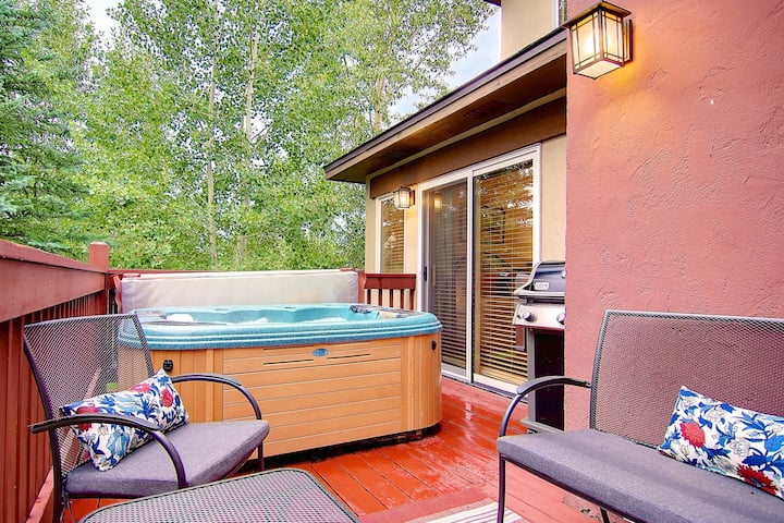 Private Hottub-ac-steps 2mtn/town Bus-garage-grill - Steamboat Springs, CO