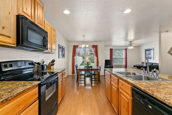 Fenced Yard | Open Concept | Near The Village - Idaho (State)