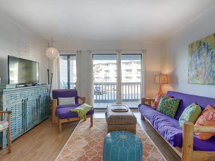 Beachside Condo With Great Location - Tybee Island, GA