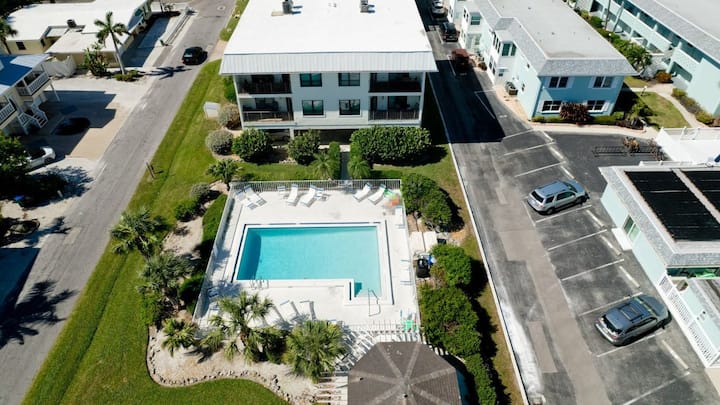 Gulf Watch 210 - Anna Maria Island - Condo 2 Bedroom / 2 Bath Gulf To Bay Access, Maximum Occupancy Of 4 People. - Anna Maria Island, FL