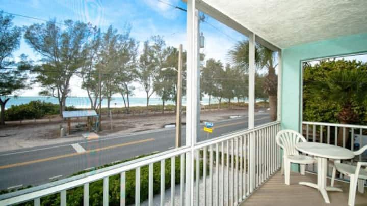 Pelican Cove 4 - Anna Maria Island - Condo 2 Bedroom /2 Bath Beach Side, Maximum Occupancy Of 5 People. - Longboat Key, FL