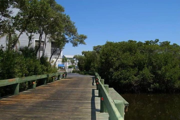 Sandy Point 114 - Anna Maria Island -Townhouse 3 Bedroom/ 3 Bath, Maximum Occupancy Of 6 People. - Longboat Key, FL