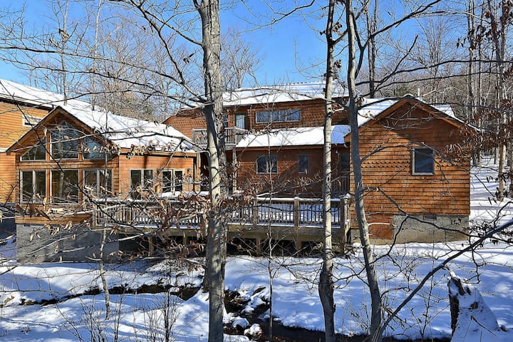 Schussboomer`s Retreat - Hot Tub, Gas Fireplace - West Virginia