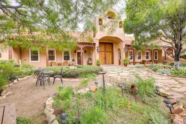 Los Cerrillos Hillside Hacienda On 65 Acres! - New Mexico