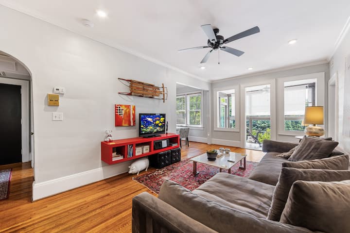 Myers Park 2br Condo With Sunroom & Free Parking - Charlotte, NC